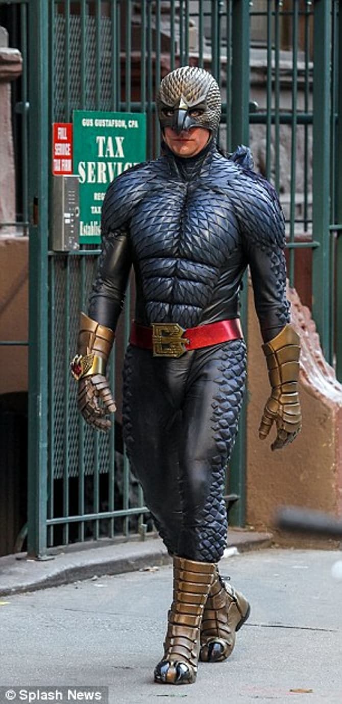 First Look At BIRDMAN Costume! Michael Keaton Stalked By Iconic ...
