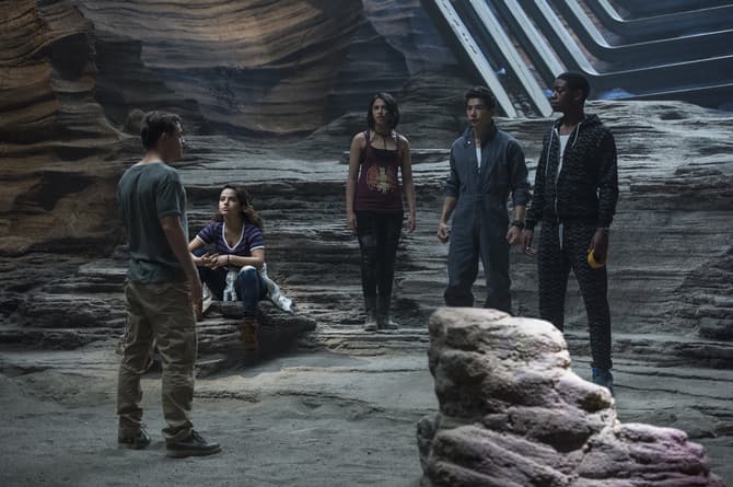 POWER RANGERS: The Team Heads Underwater In A Cool New Clip; Plus Over ...