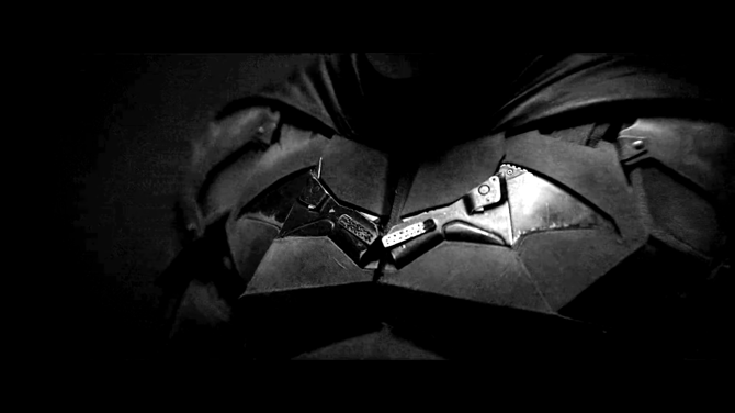 THE BATMAN's Batsuit Fully Revealed As The Dark Knight Rides His ...