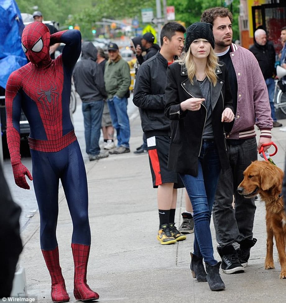 Spidey (Andrew Garfield) Shoots Hoops With Kids While On Break From ...