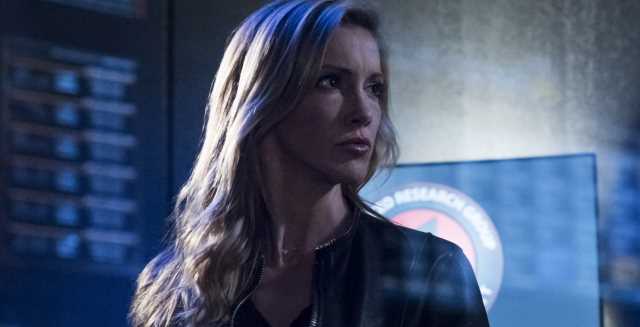 ARROW: Laurel Lance Heads To Court For Oliver In New Photos From Season ...