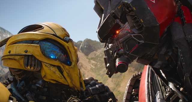 BUMBLEBEE Squares Off With Blitzwing In An Action-Packed New Clip; Plus ...