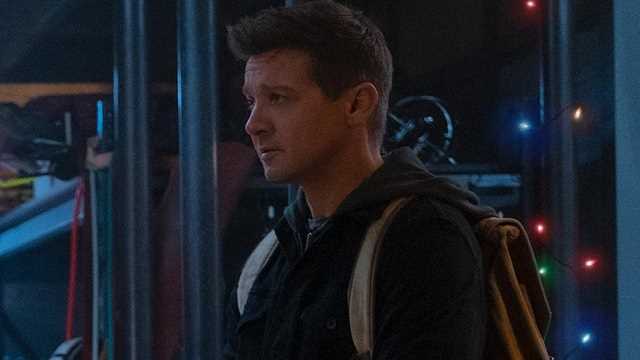 HAWKEYE: Clint Barton Meets Kate Bishop In First Official Look At The ...