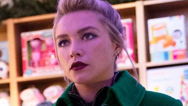 HAWKEYE Spoiler Stills From Today's Action-Packed Finale Highlight ...