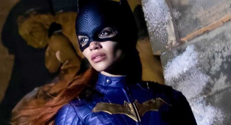 BATGIRL Suits-Up To Deal With Firefly Arson Attack In Explosive New Set ...