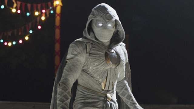 MOON KNIGHT Stills Tease Steven Grant's Descent Into Madness And Ethan ...