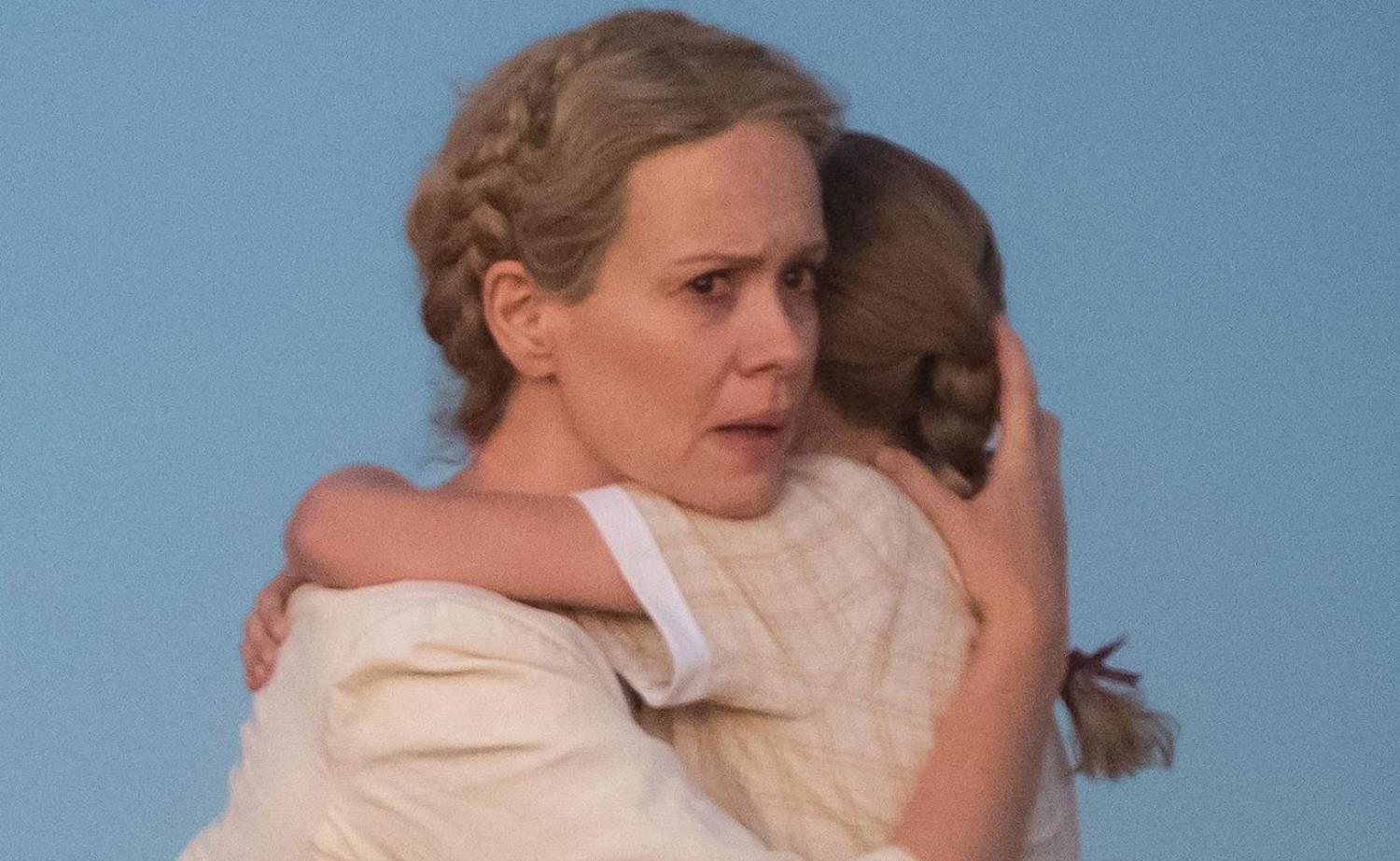 HOLD YOUR BREATH: Sarah Paulson And Ebon Moss-Bachrach Face A Dust ...