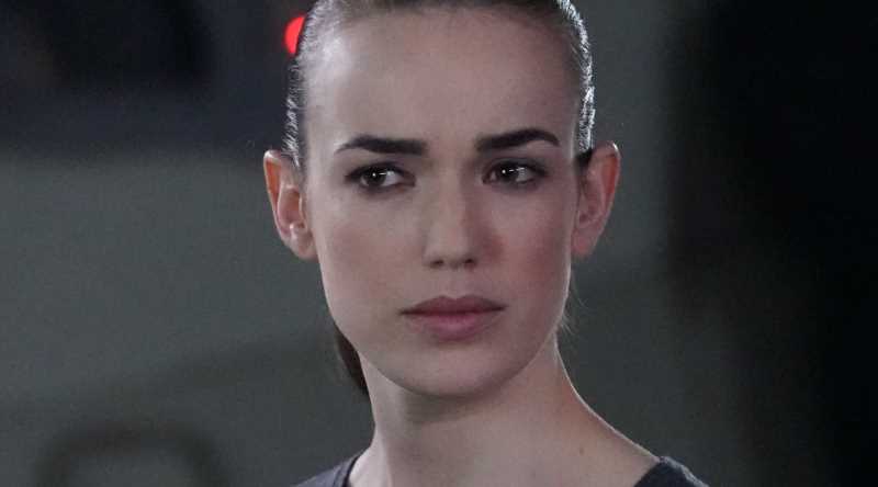 AGENTS OF S.H.I.E.L.D. Elizabeth Henstridge Directs In New Photos For ...
