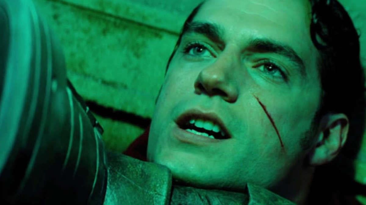 BATMAN v SUPERMAN: DAWN OF JUSTICE Director Zack Snyder FINALLY ...