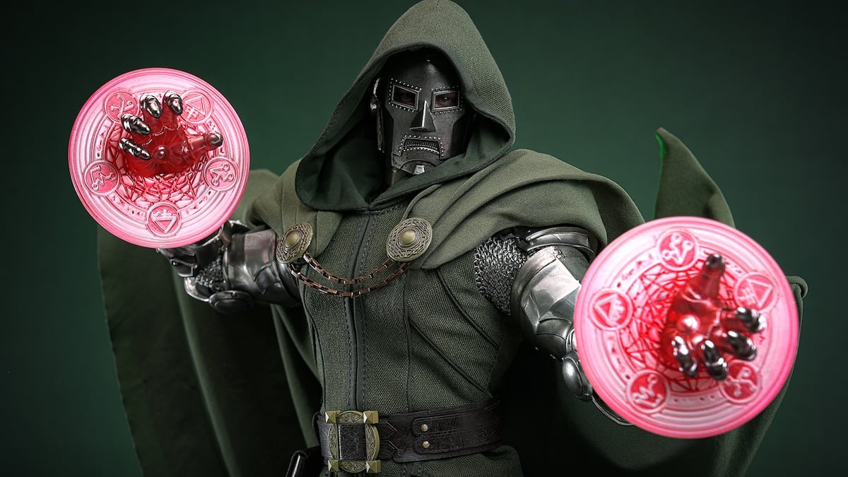 Hot Toys Reveals New DOCTOR DOOM Figure...And We Can Only Hope Robert ...