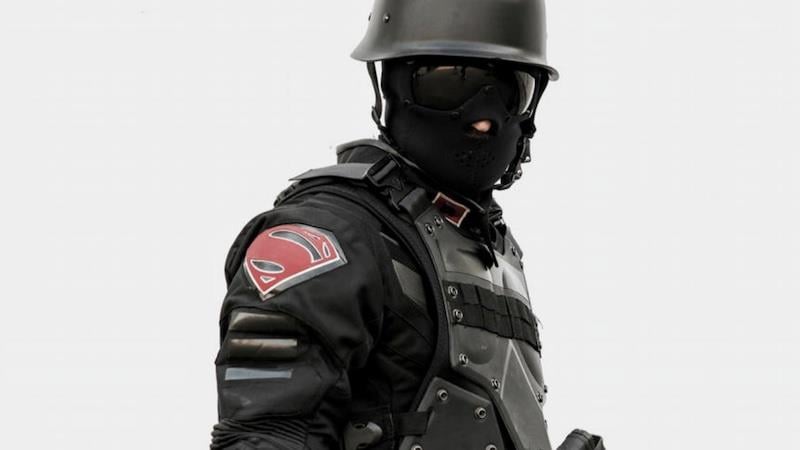 JUSTICE LEAGUE Director Zack Snyder Reveals New Look At Knightmare ...