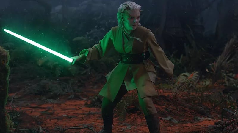 LOGAN Star Dafne Keen Transforms Into A Jedi Padawan In New Look At ...