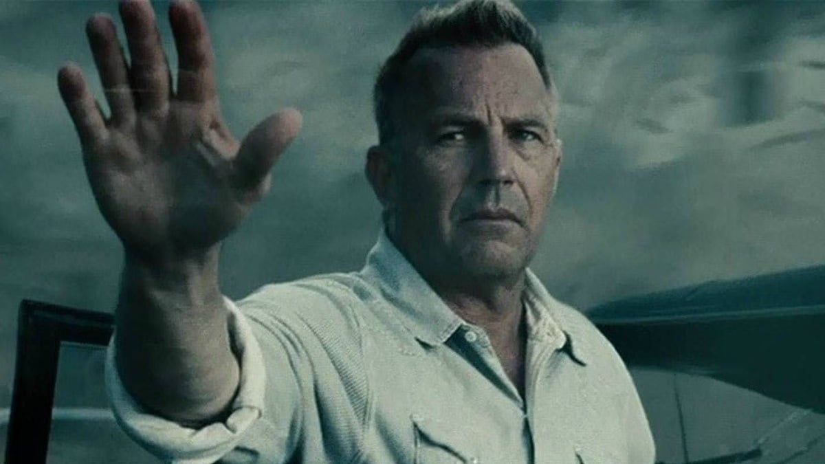 MAN OF STEEL Director Zack Snyder Defends Clark Kent's Decision To ...
