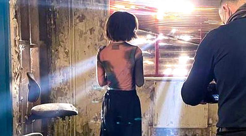 SECRET INVASION Star Emilia Clarke Shares New BTS Photos: "Let The ...