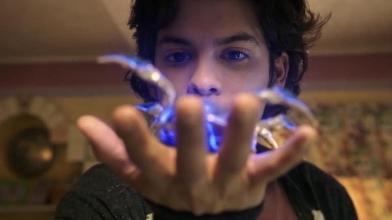 See How BLUE BEETLE Star Xolo Maridueña Suits Up As The Titular Hero in ...