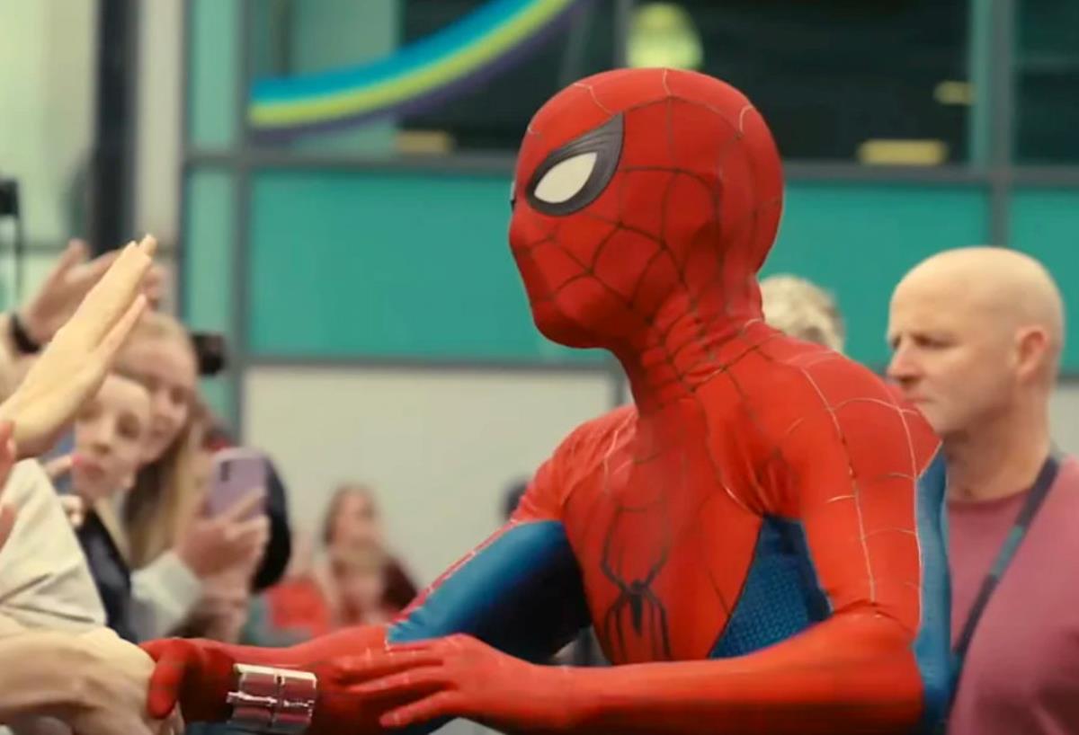 SPIDER-MAN: BND Set Photos Reveal New Look At Tom Holland Suited-Up; First Glimpse Of Liza Colón ...