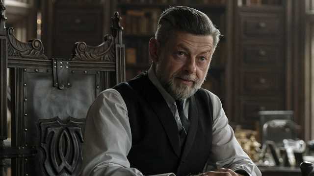 THE BATMAN Stills Show Alfred And Carmine Falcone; Matt Reeves Reveals ...