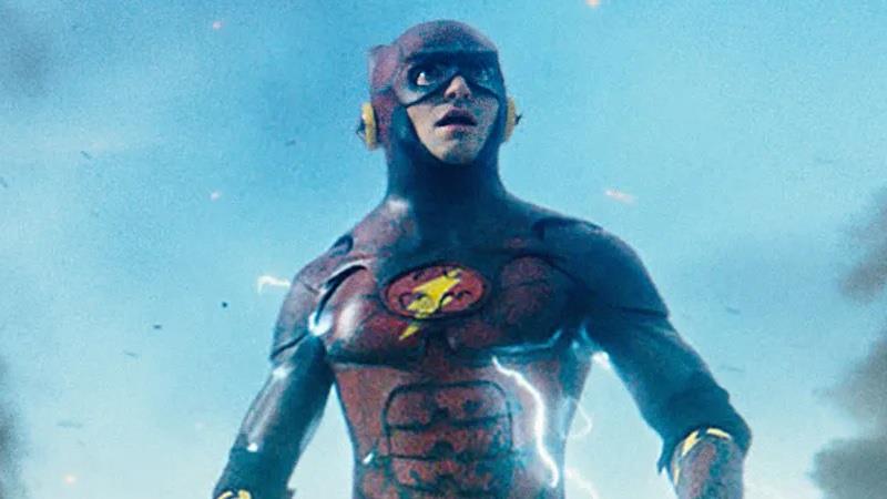 THE FLASH Still Reveals A New Look At Supergirl Teaming Up With TWO ...