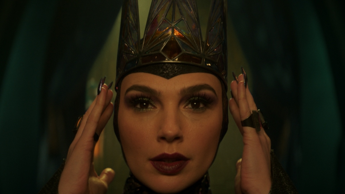 WONDER WOMAN Star Gal Gadot Takes Center Stages As The Evil Queen In Leaked SNOW WHITE Trailer