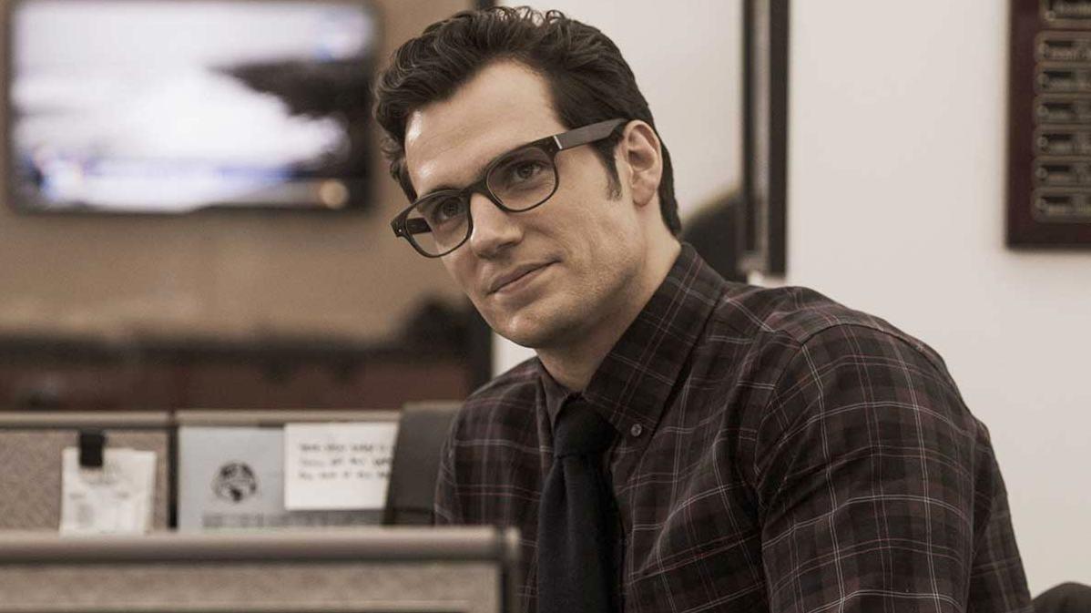 Zack Snyder Shares Never-Before-Seen Photo Of Henry Cavill As Clark ...